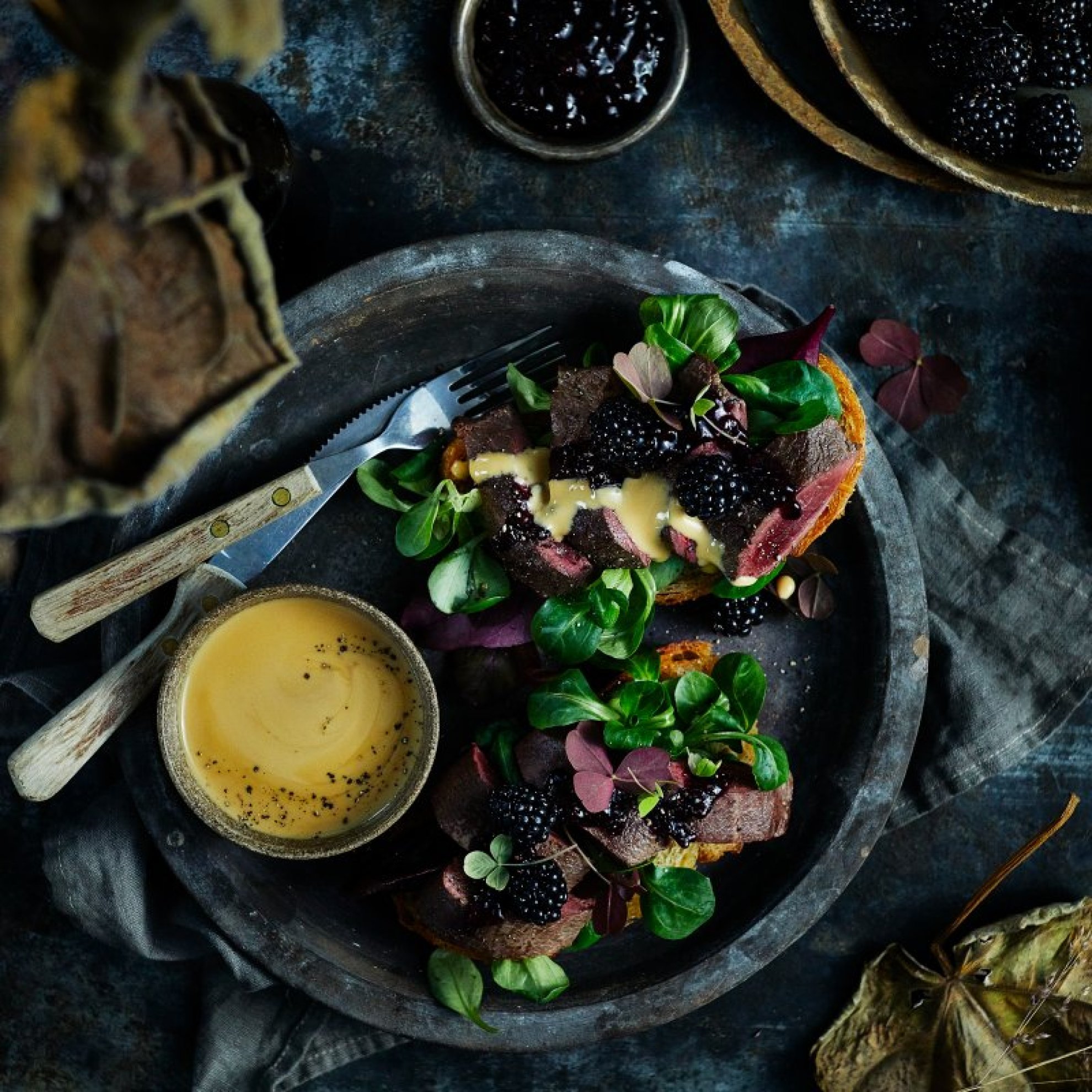 Bruschetta with Reindeer Fillet and TINE® Brunost™ - Tineasia