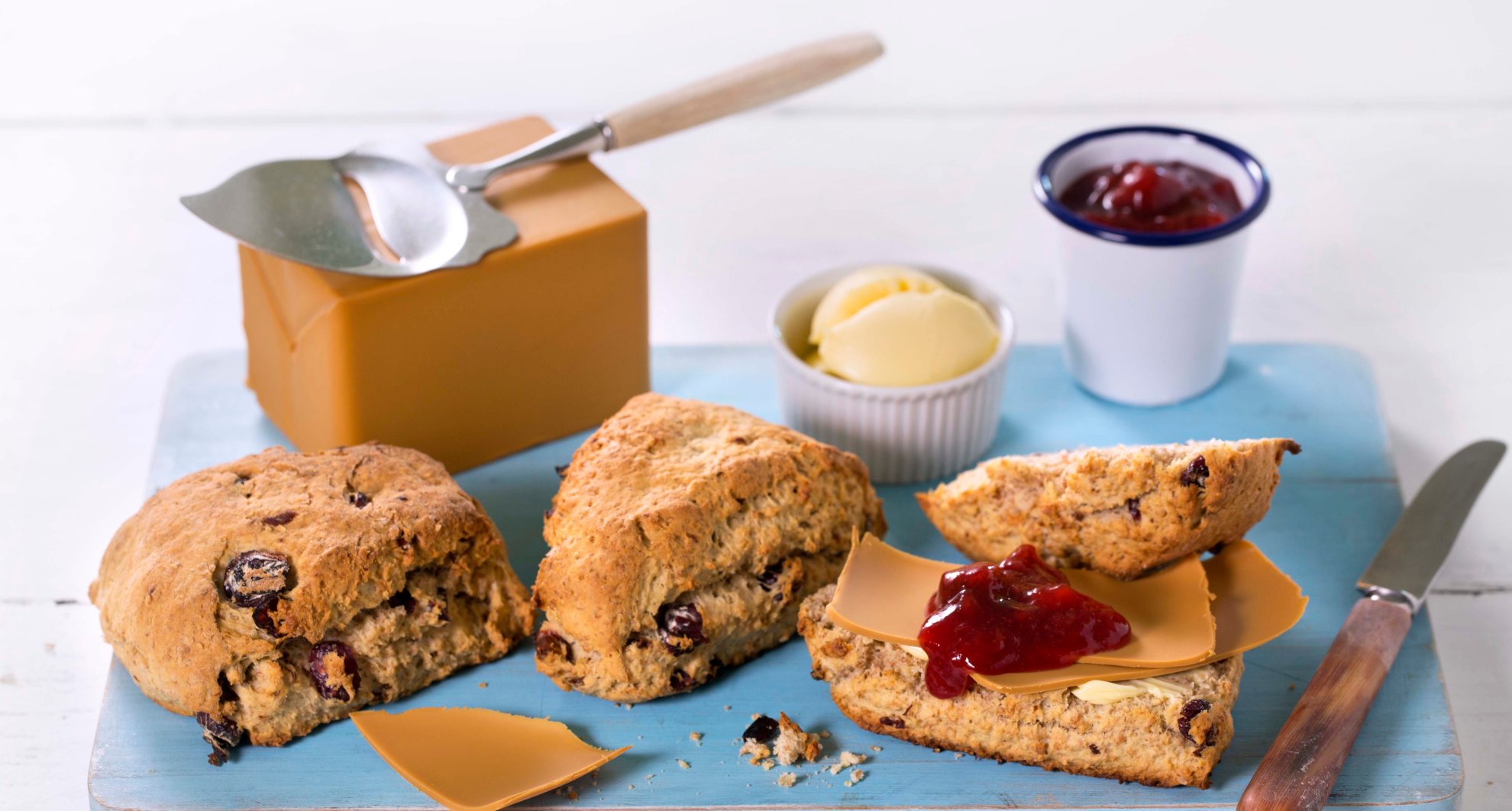 Muesli scones with TINE® Brunost™ - Tineasia