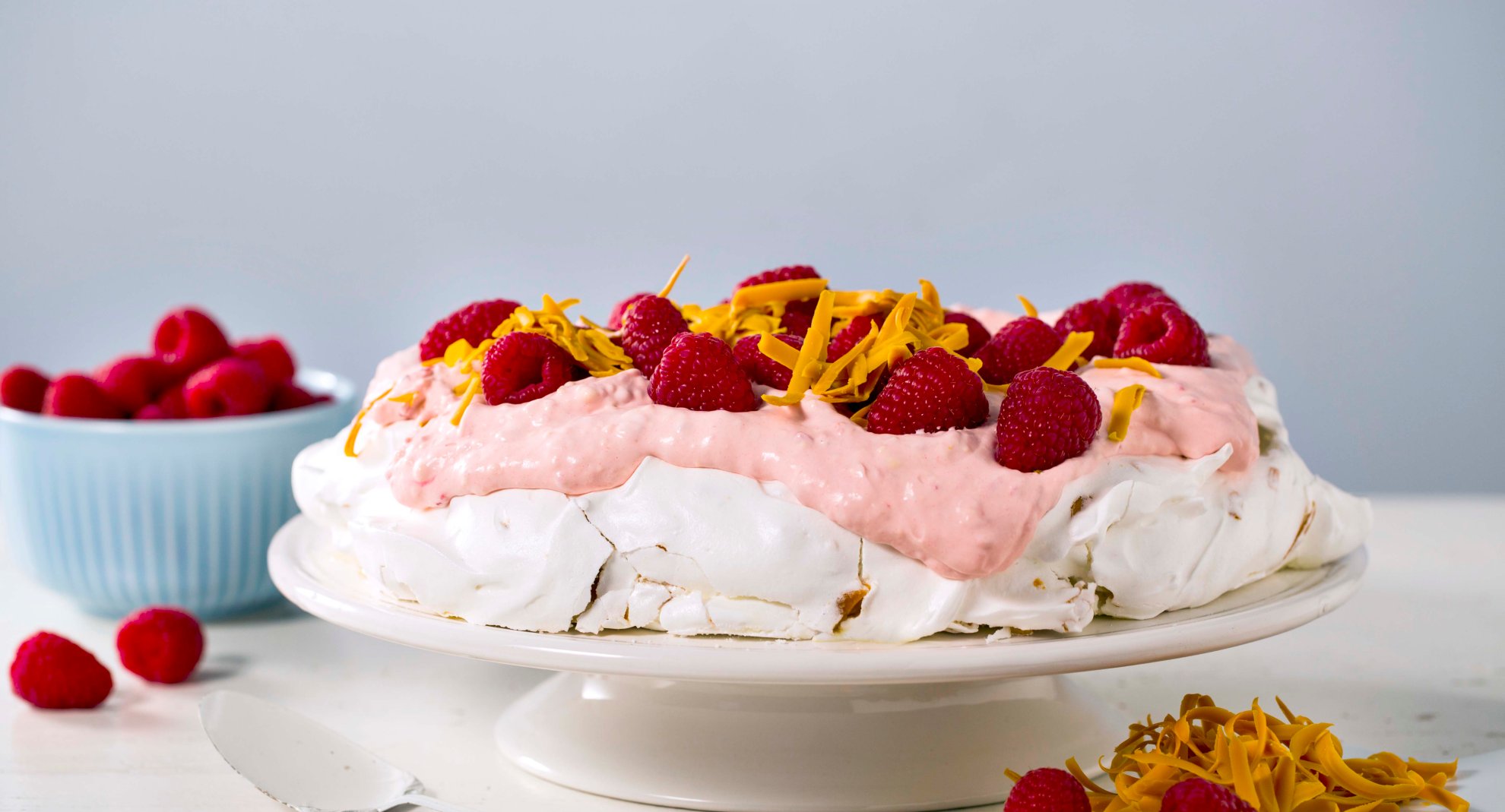 TINE® Brunost™ Pavlova with raspberry cream - Tineasia